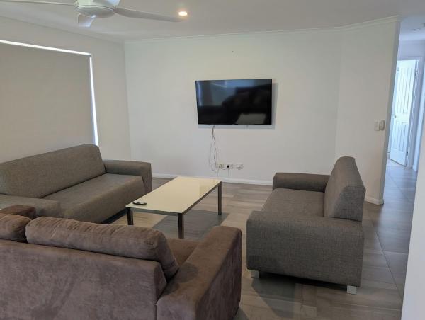Modern 3-bedroom Comfort In Oxenford, 5 Minutes From Movie World - Tamborine Mountain