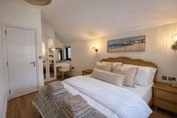 Beach Retreat, Stylish 1-bed In Canford Cliffs - ボーンマス