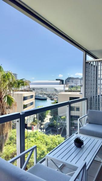 Modern 1br Barangaroo Apartment With Waterfront Balcony Views & Private Parking - Sydney