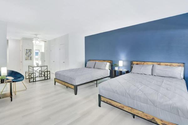 Beachside Escape With King Bed Plus 2 Queens Miami - South Beach, FL