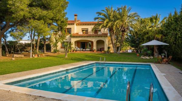 Villa Sitges Colibri At 10 Min Walk Beaches - Center City Amaizing Garden Pool Xxl Private Tenis Piste - Vilanova i la Geltrú