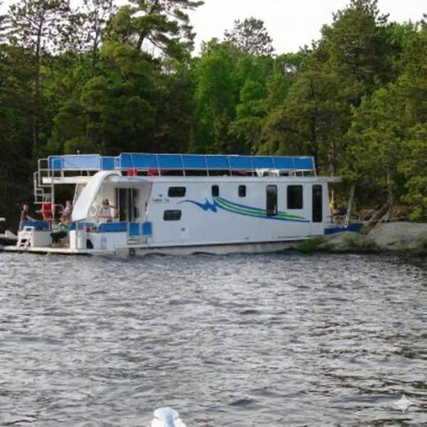 Spacious Floating Mansion - House Boat - Largest Floating Lodge - Sleeps 12 - Fast Wi-fi Hb06 - Bear Head Lake State Park, Ely