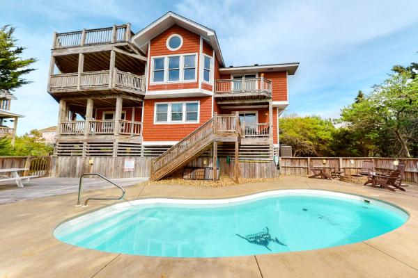 Reel 'Em Inn 403: Gorgeous, Outdoor Pool, Spacious Carport, Decks - Outer Banks, NC