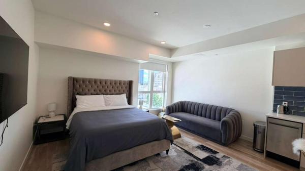 Luxury Walk Of Fame Studio - Hollywood, CA