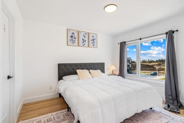 Modern 3br House, King, 2 Queens, Parking - London