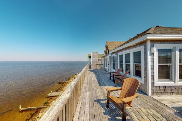 Waterfront Dog-friendly Home On The Sound With Private Hot Tub, Pool & Ac - Outer Banks, NC