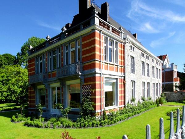 Group Villa With Pool & Sauna - Andenne