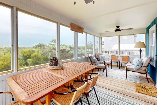 3 Bedroom Homes With Shared Pool And Short Walk To The Beach - Frisco, NC