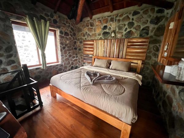 บ้านชนเผ่าแคมปิ้งแอนด์รีสอร์ท - Mae Hong Son