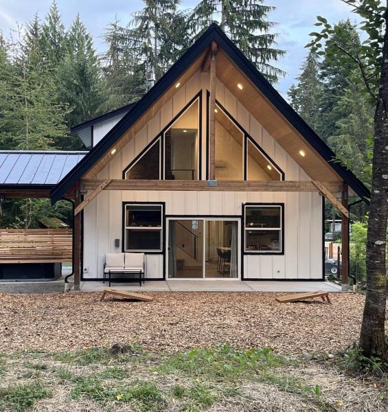 Spa Cabin With King Bed, Hot Tub, Outdoor Dry Sauna, Gazebo, Covered Patios, Ev & Rv In Charming Ashford - Ashford, WA