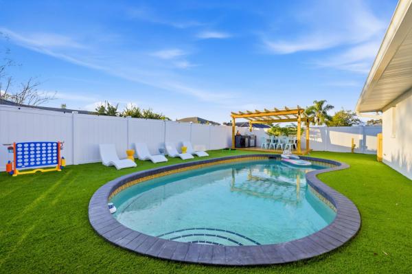 Heated Pool • Games • Fire Pit • Bbq • Sleeps 16 - Tampa Bay, FL