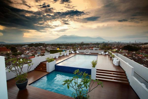 Ascent Hotel & Cafe Malang - Malang