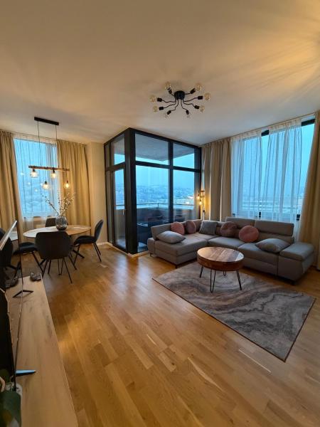 Panoramic Apartment In City Center With Private Parking Garage - Bratysława