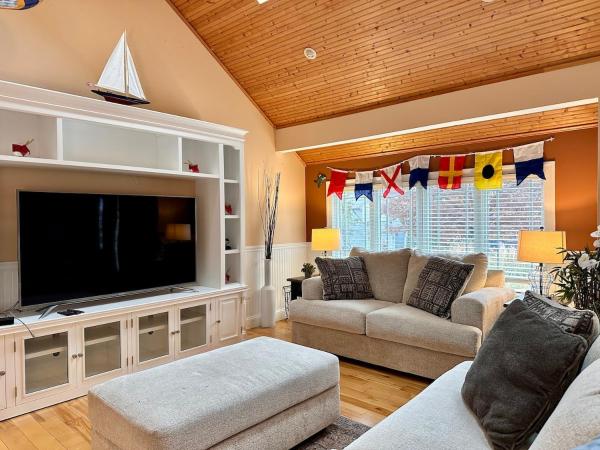 Cozy 3br Annapolis Sleeps 10 Private Deck, Parking - Annapolis, MD