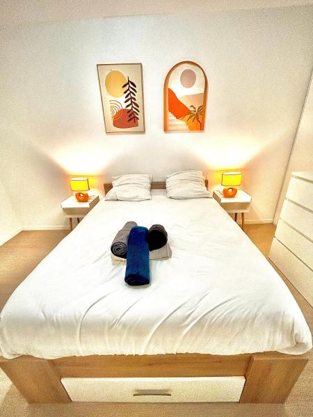 Vase D'honneur Home Proche De La Gare De Corbeil ,De L'aéroport D'orly & De Winnoland - Mennecy