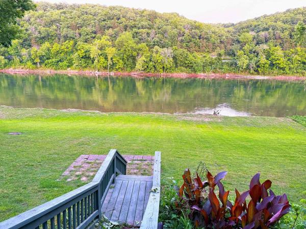 Riverfront Retreat - Right Next To The White River - Calico Rock, AR