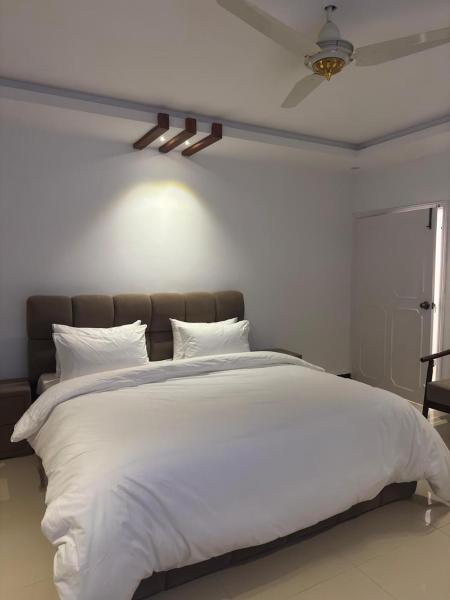 Luxurious 2 Bedroom Apartment -Wifi - Netflix - Sector E-11 - Islamabad