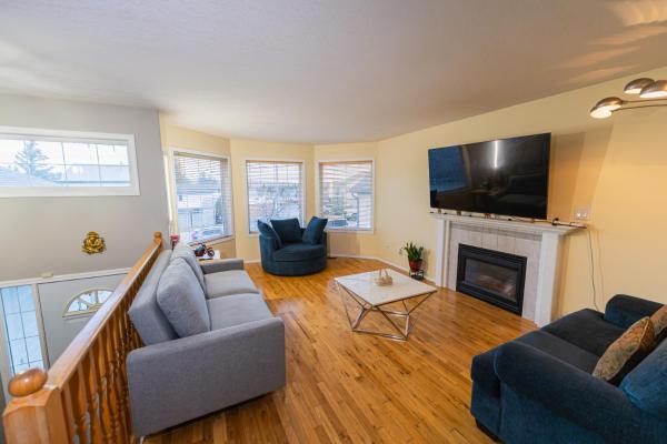 Bright 3br Upper Suit, 23 Min To Jasper Np - Hinton, AB, Canada