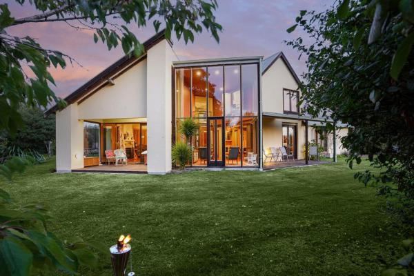 Paradise In The City - Christchurch