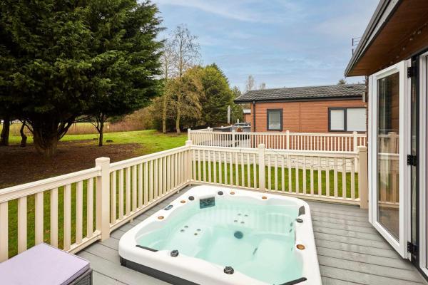 The Serenity Lodge With Hot Tub - Pocklington