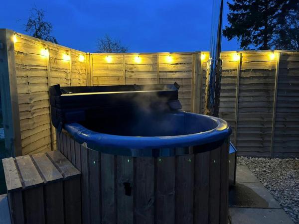 Finest Retreats - The Flower Hut - Cotswolds