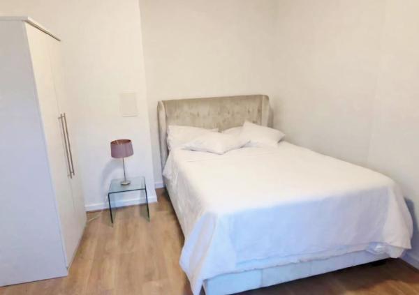 Cozy Guest Room In Vibrant London With Modern Amenities - Earls Court