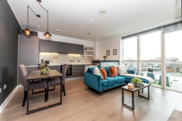 Modern 1br With Private Terrace Skyline Views - Pass The Keys - Harrow