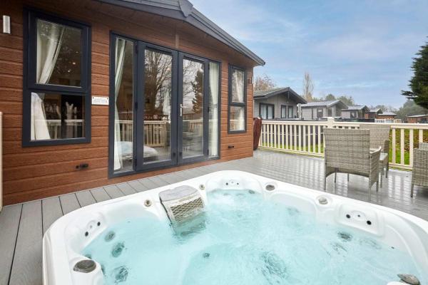 Springwood Lodge With Hot Tub - Pocklington