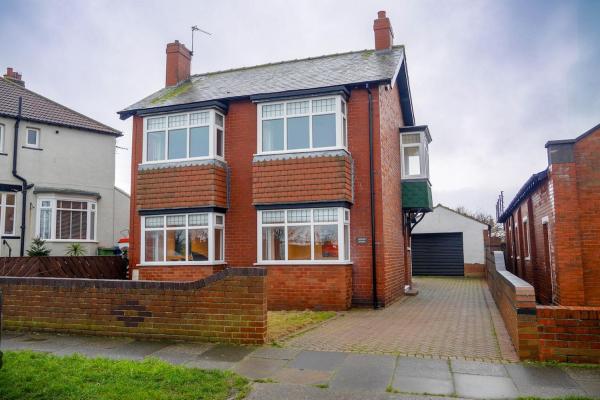 Detached 4 Bed, Off Street Parking, Beach Views - Redcar