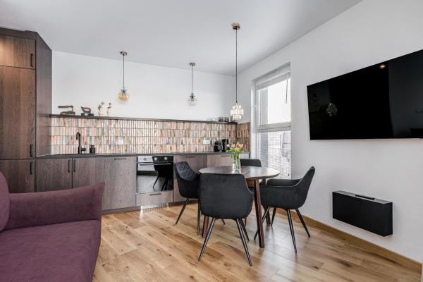 Mirror Garden Apartment - Private Garden, 15 Min To Old Town & Beach - Gdańsk