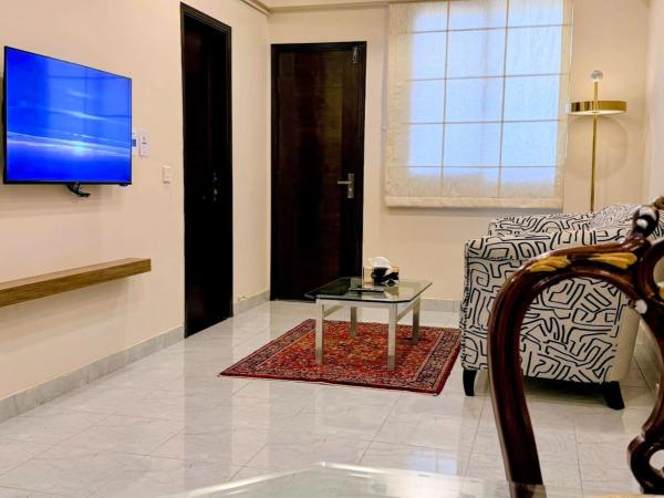 Gourmet Getaway Three By Jannat Vacation Rentals - Karachi