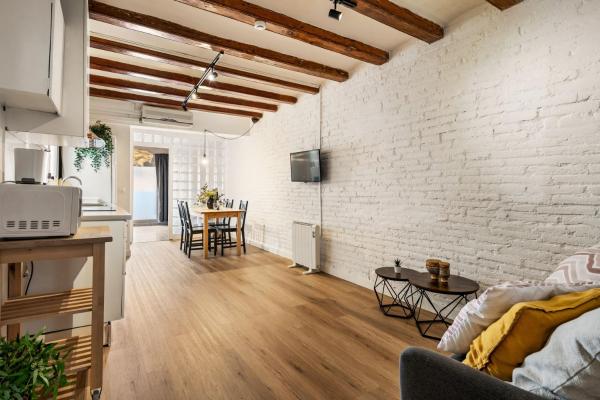 Renovated Apartment Charming Artistic Apartment - Barcellona