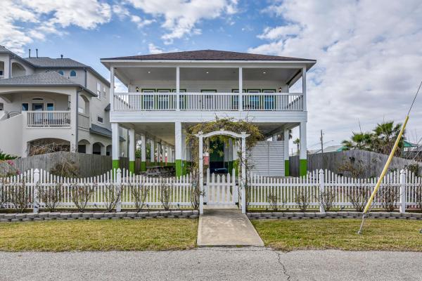 Saltwater Pool! Epic Galveston Bay Group Getaway! - League City, TX