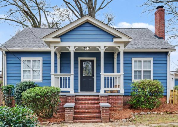 Walk To Marietta Square, Renovated 3br, Fenced Yard - Marietta, GA