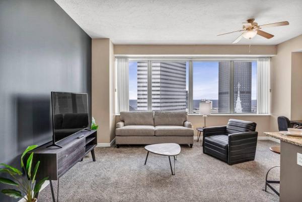 Luxury High-rise • 18th Floor Condo • Parking $ - Ohio