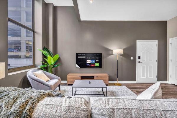 Charming Flat In Amazing Location | Parking - Cleveland, OH
