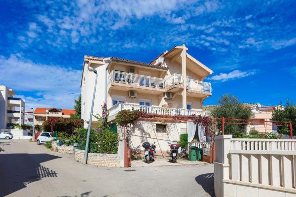 Apartments With Parking Space Grebastica, Sibenik - 24821 - Primošten