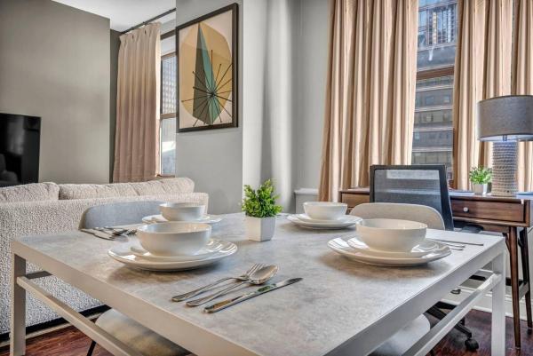 Sophisticated Downtown Loft | Parking & Gym - Cleveland, OH