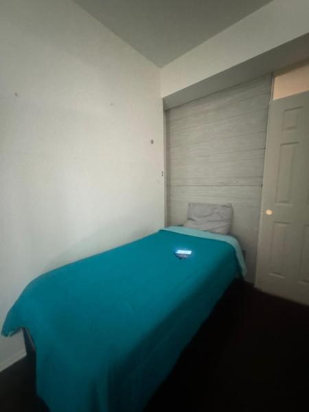 Small Private Room, Central La - Los Ángeles, CA