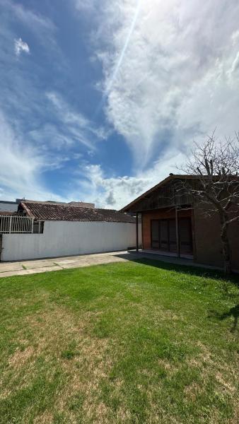 Casa Ampla E Bem Localizada - 1 Rua Da Praia - Serra