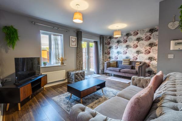 Trowbridge House Long Stays Free Parking And Wifi - Swindon