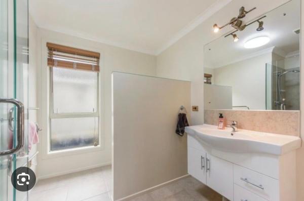Picton- Deluxe Queen Room With Private Bathroom & Separate Access - Picton
