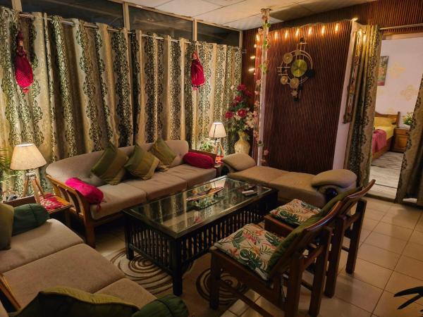 Breezy Rooftop Retreat - Delhi