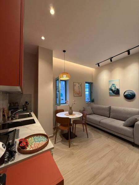 Drymades Frenklo Santorini Apartment - Dhermi