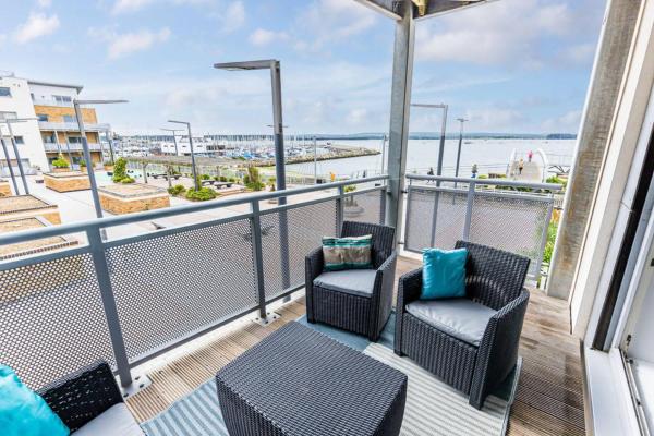 Harbourside Retreat - Spacious Balcony With Harbour Views - Poole