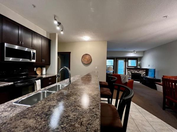 2 Bed 2 Bath With Fire Place - Fernie