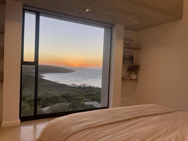 Zebra Views Front-row Ocean Villa Romansbaai - Kleinbaai