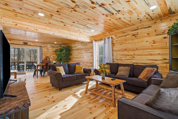 Log Cabin Game Room Close To The Slopes & Lake - Jim Thorpe, PA