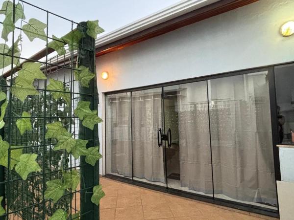 Casinha Com Ar, Garagem, Cozinha Equipada, Entrada Privativa, Completa Para Longas Estadias - Campinas