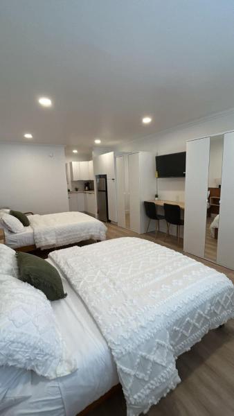 #4 Hygge Hus Hotel - Double Room Suite Connectable - Robbinsville, NC